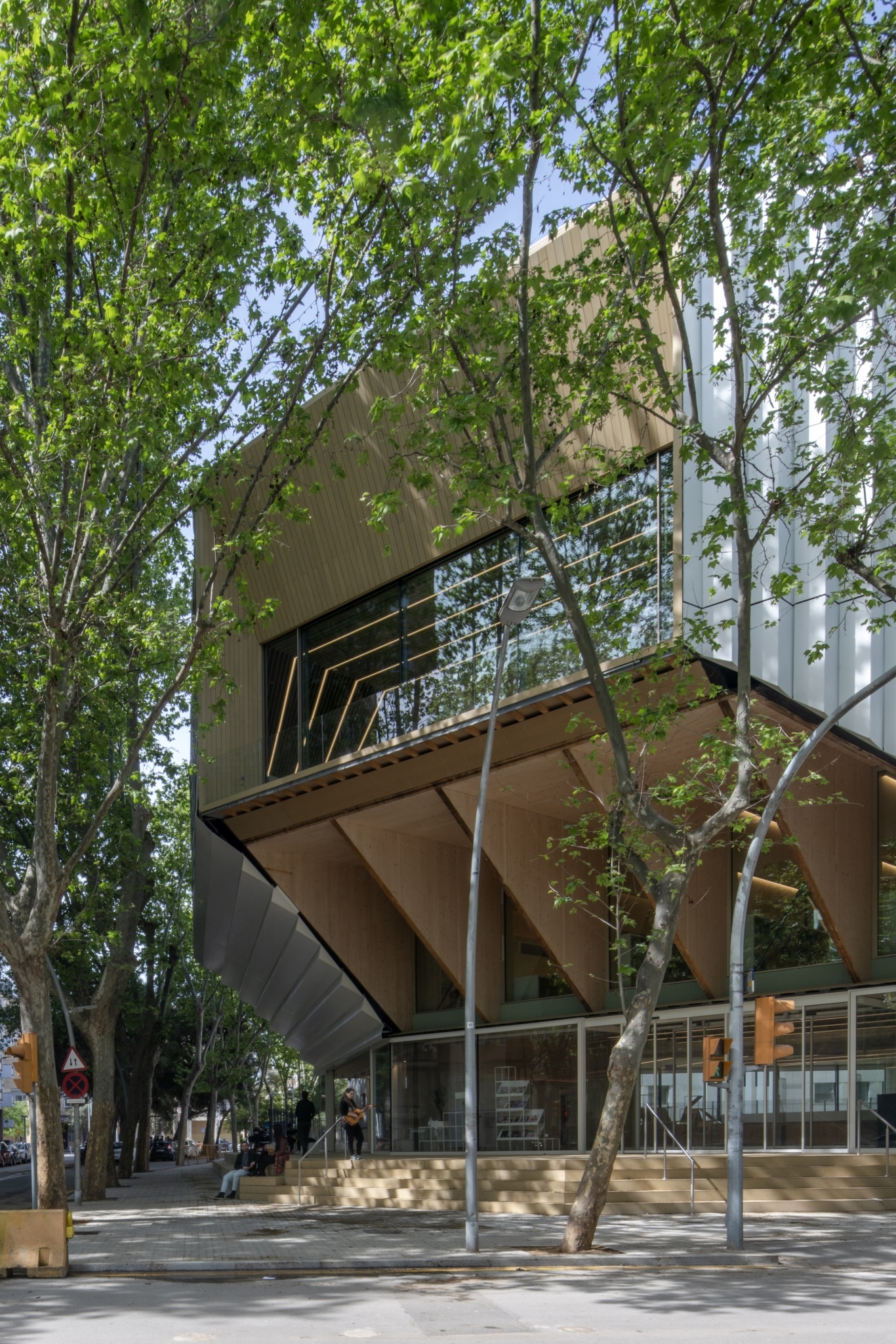 THE BARCELONA LIBRARY – ウッドテックジャパン